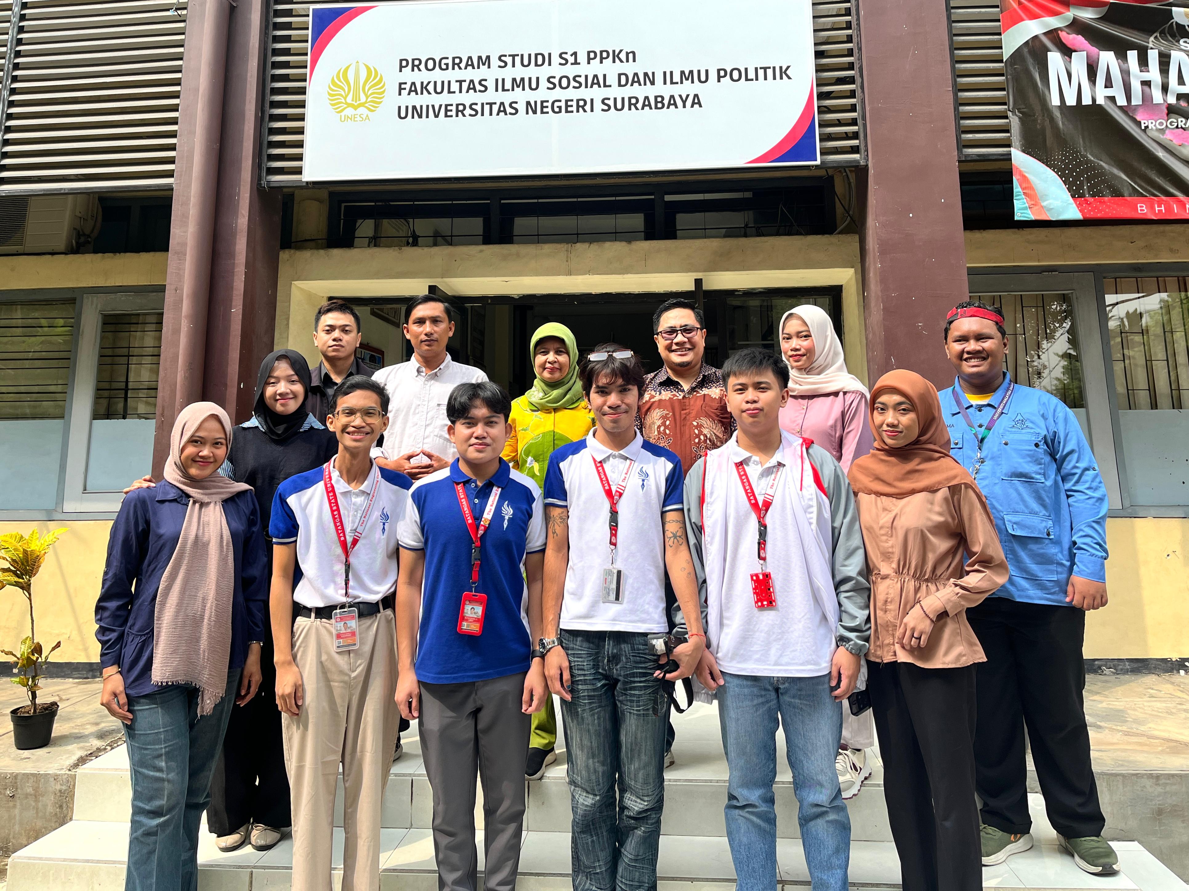 Mahasiswa Batangas State University Filipina Kunjungi Program Studi PPKn UNESA, Bahas Demokrasi ...