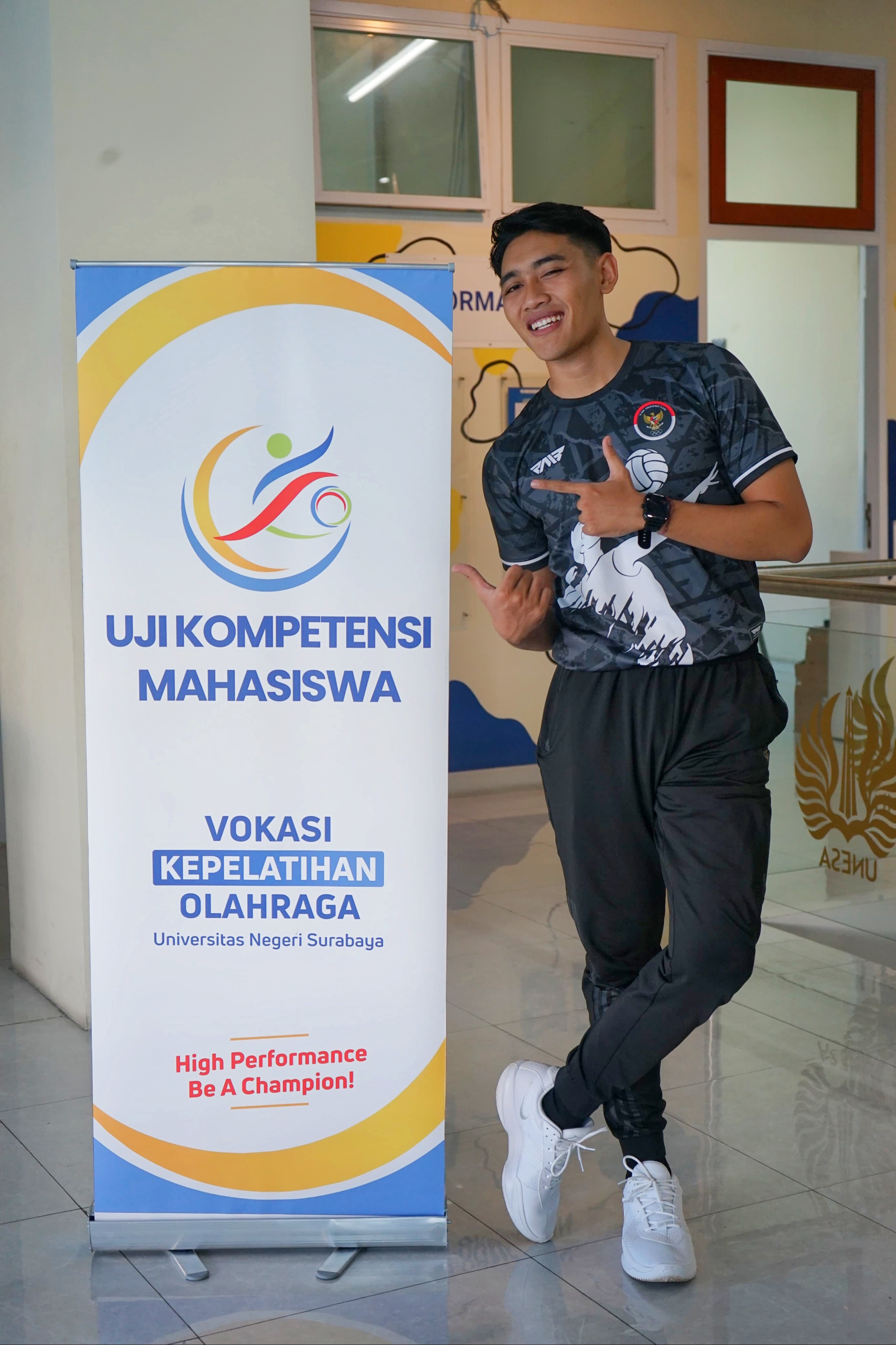 Belajar Profesional Sejak Dini: Mahasiswa VKO UNESA Tunjukkan Gaya Rapi ...