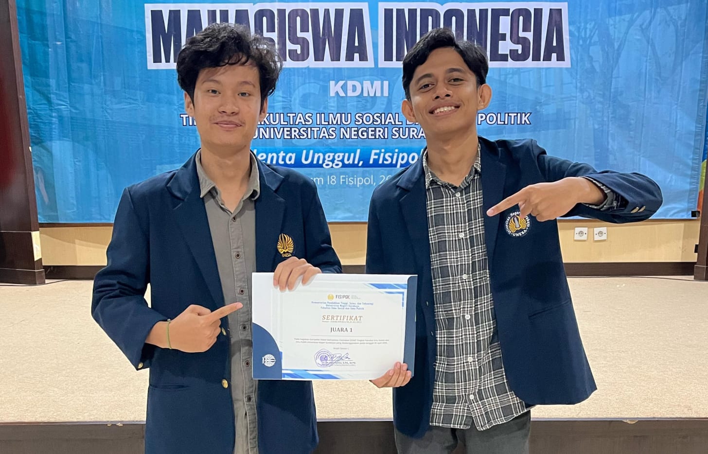 Dua Mahasiswa Ilmu Komunikasi Berhasil Raih Juara KDMI FISIPOL UNESA