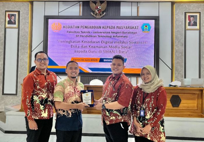 Kegiatan Pengabdian kepada Masyarakat Program Studi S1 Pendidikan Teknologi Informasi di SMAN 1 Batu