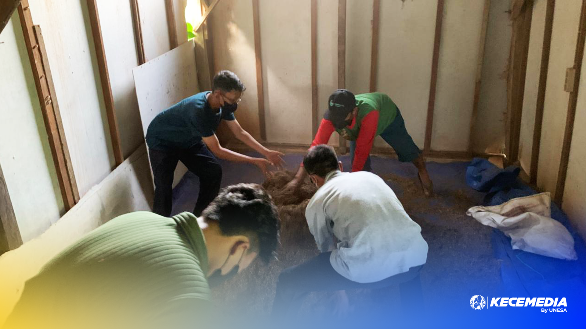 Mahasiswa KKN Unesa Bawa Solusi Mandiri: Inovasi Pupuk MOL untuk Dongkrak Ketahanan Pangan Desa ...