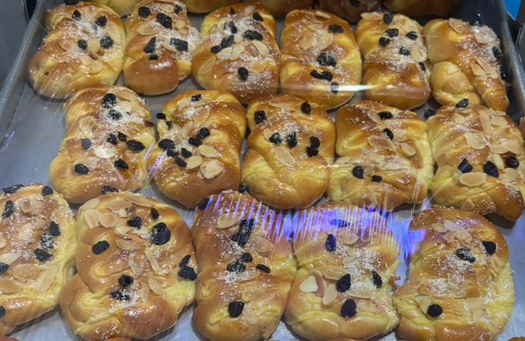 Pengaruh Inovasi Bentuk Roti Manis Terhadap Peningkatam Kepuasan Tamu ...