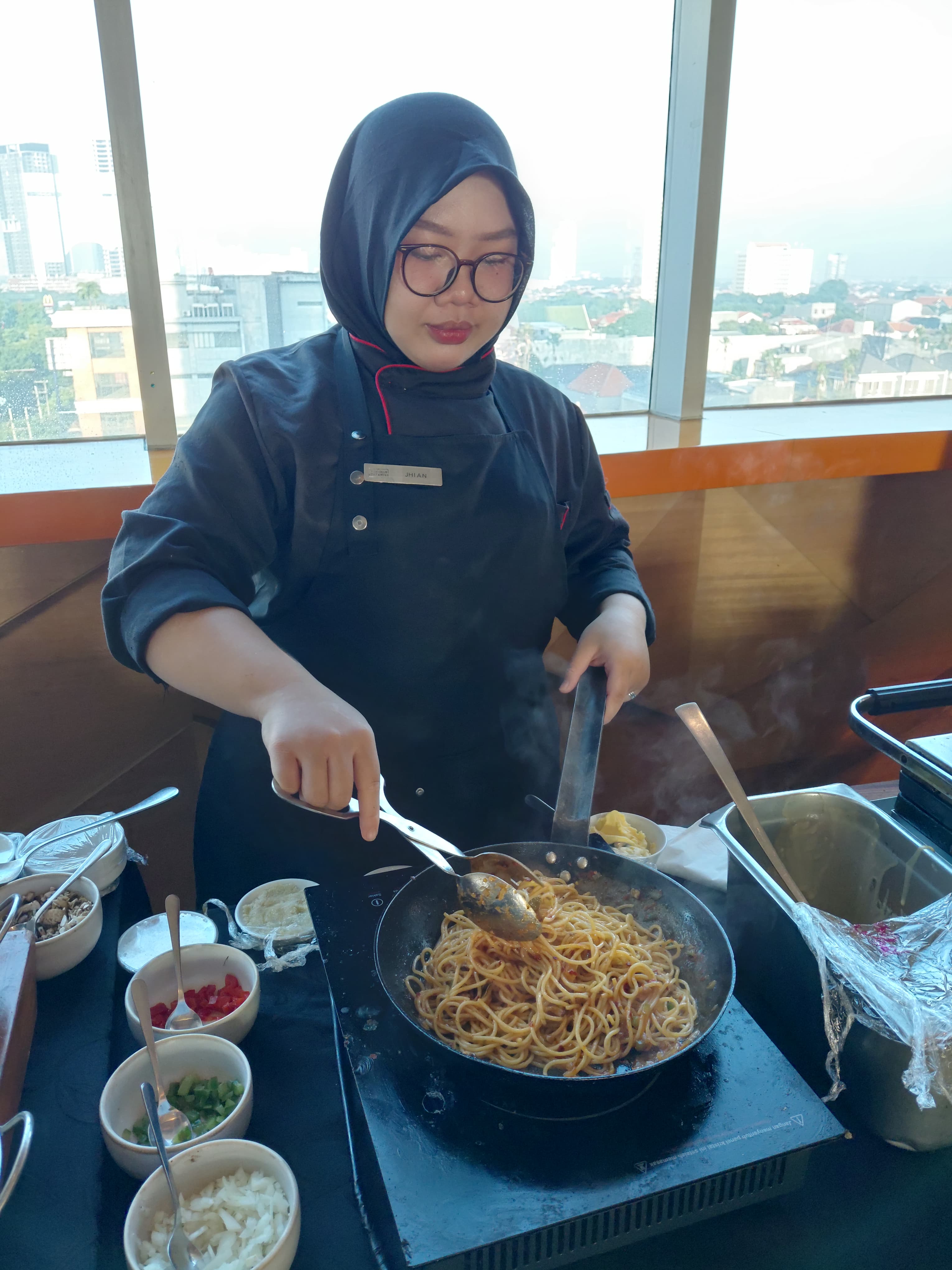 PENERAPAN INOVASI LIVE COOKING PASTA DALAM MENU BREAKFAST DI HOTEL ...