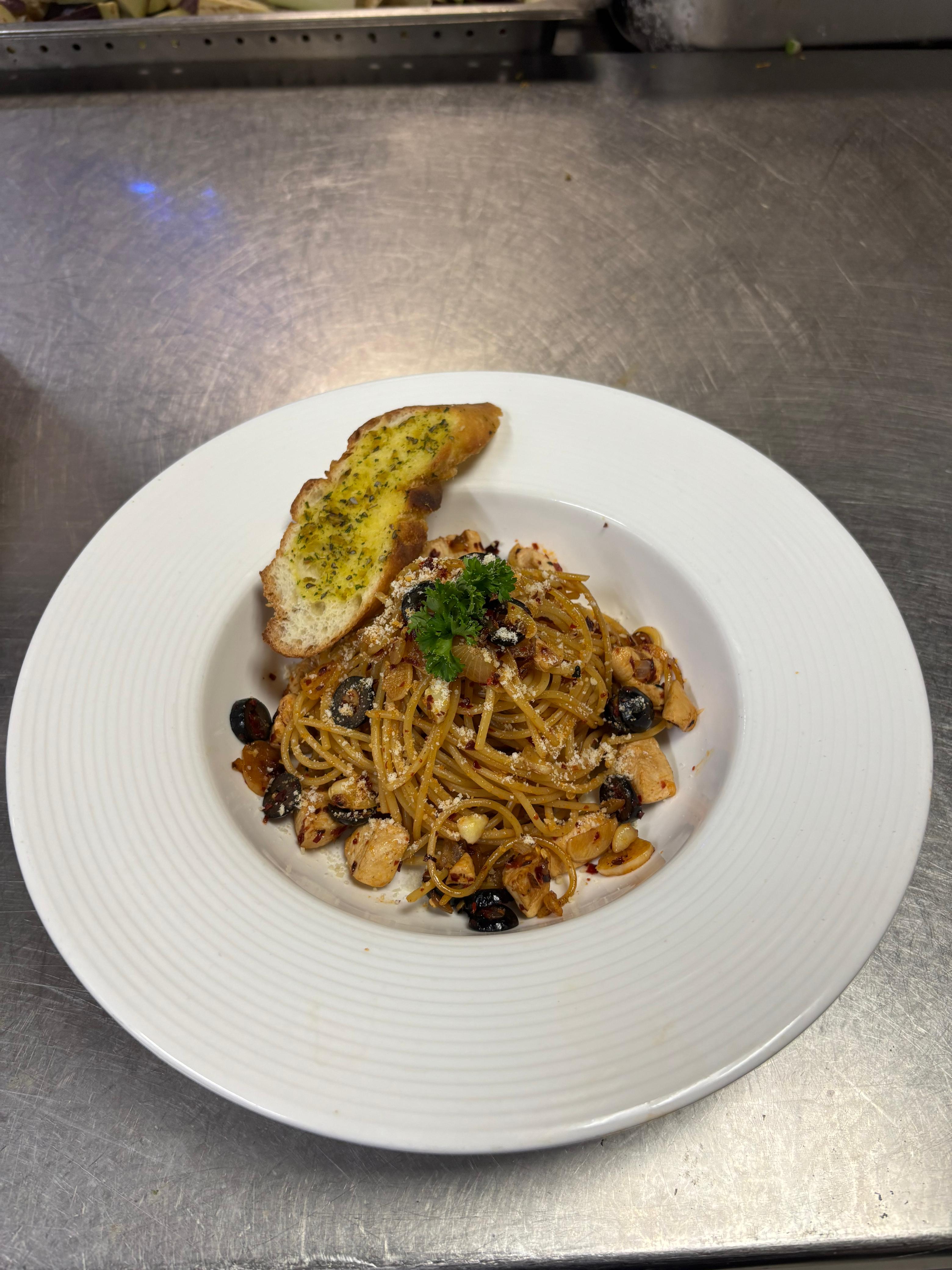 Spaghetti Aglio Olio Chicken Style: Inovasi Pengembangan Produk Pasta ...
