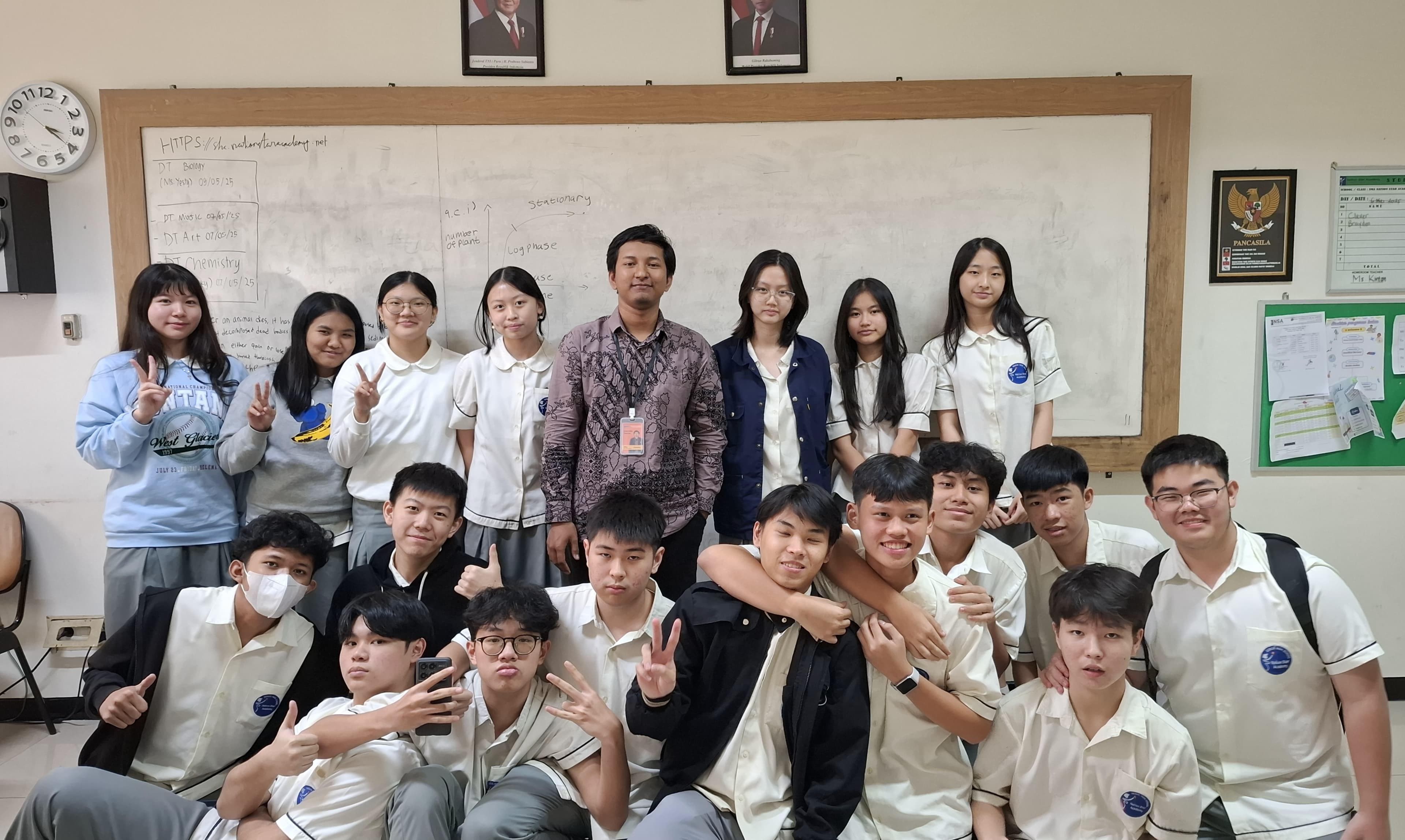 Mengajar Kimia Kelas Internasional! Mahasiswa Pendidikan Kimia UNESA Hadirkan Pembelajaran ...