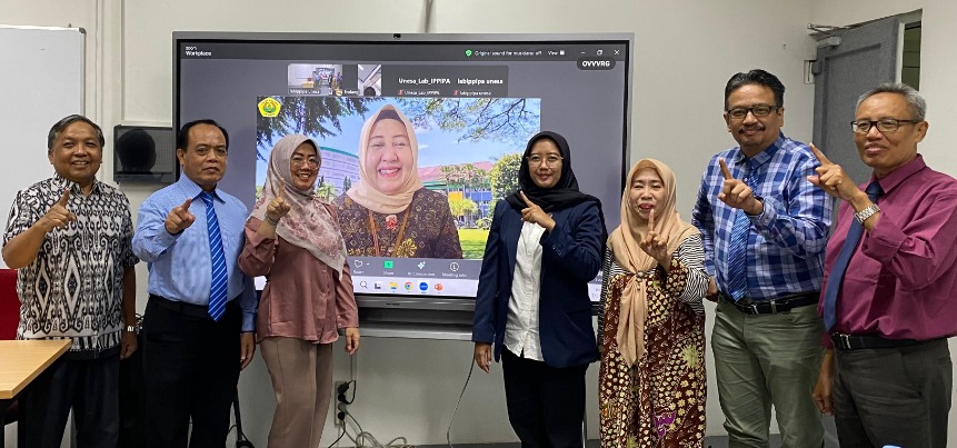 Ujian Tertutup Disertasi Mahasiswa S3 Pendidikan Sains UNESA: Anis Zahrotin Uji Model ...