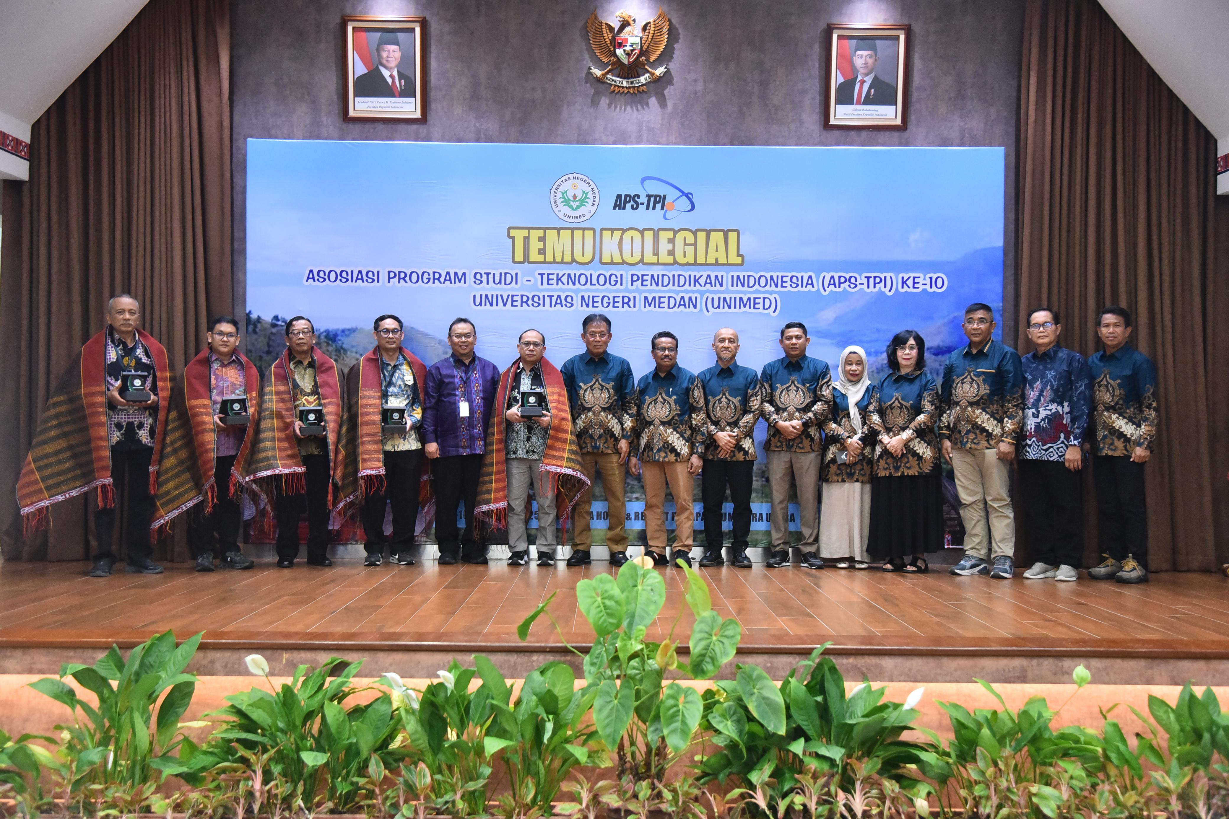 TEORI DAN MODEL PEMBELAJARAN DITETAPKAN SEBAGAI MATA KULIAH INTI S3 ...