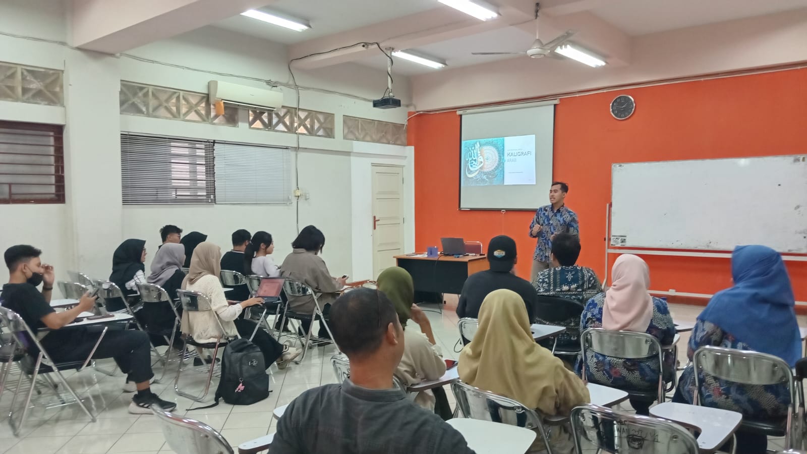 Seni Membaca Sekitar 4: Menelusuri Makna Kaligrafi Arab dalam Budaya ...