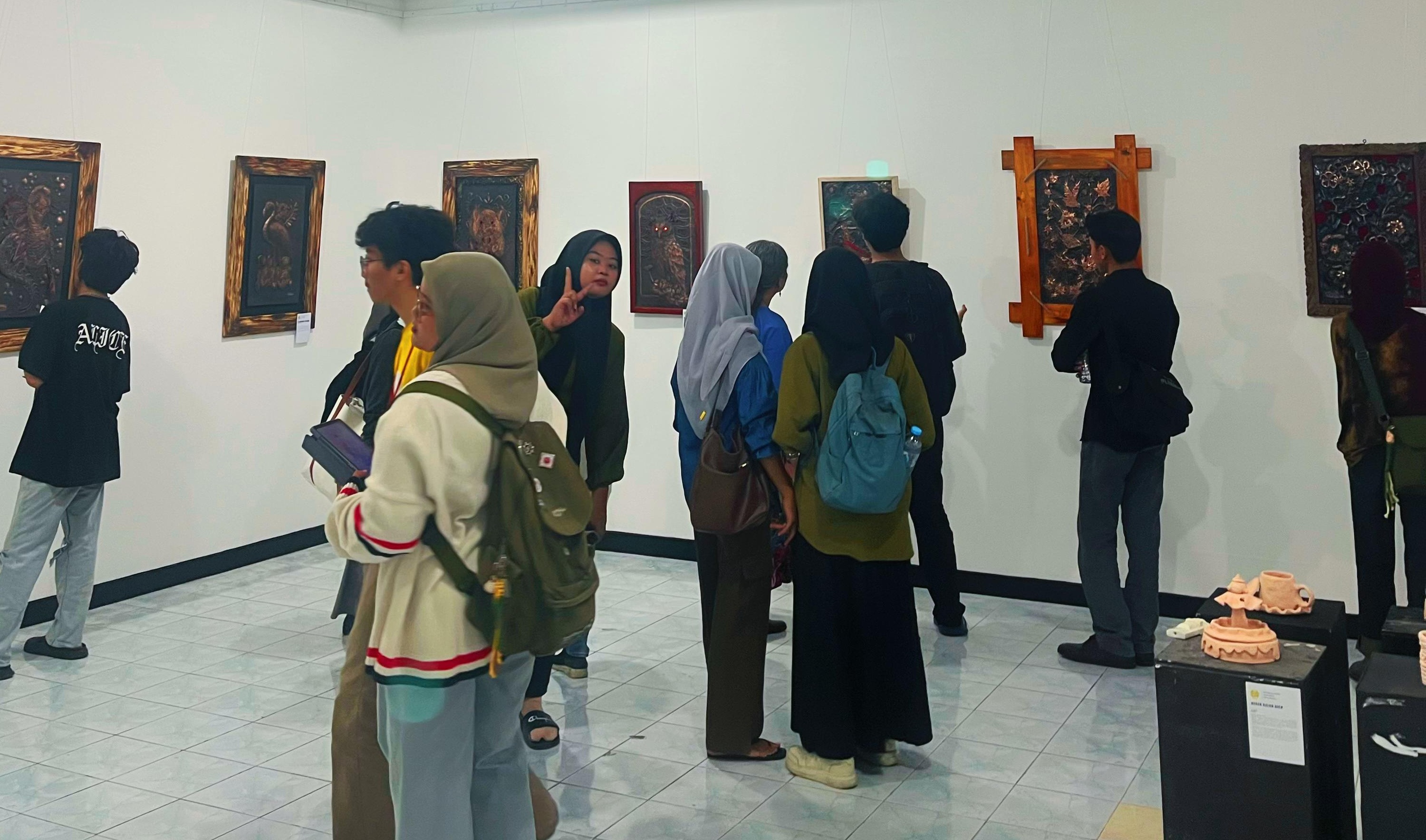 Ekspresi Visual Mahasiswa Seni Rupa UNESA dalam Pameran Mata Kuliah Peminatan
