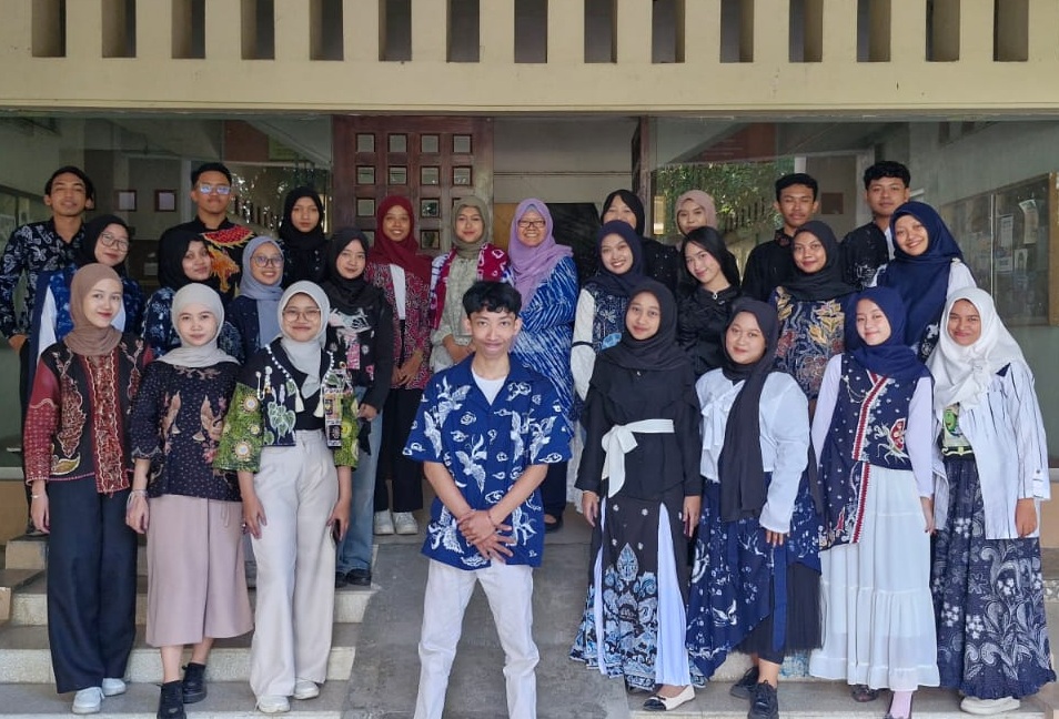 UAS Kreatif Mahasiswa PSR UNESA: Batik dan Desain Busana Jadi Sorotan